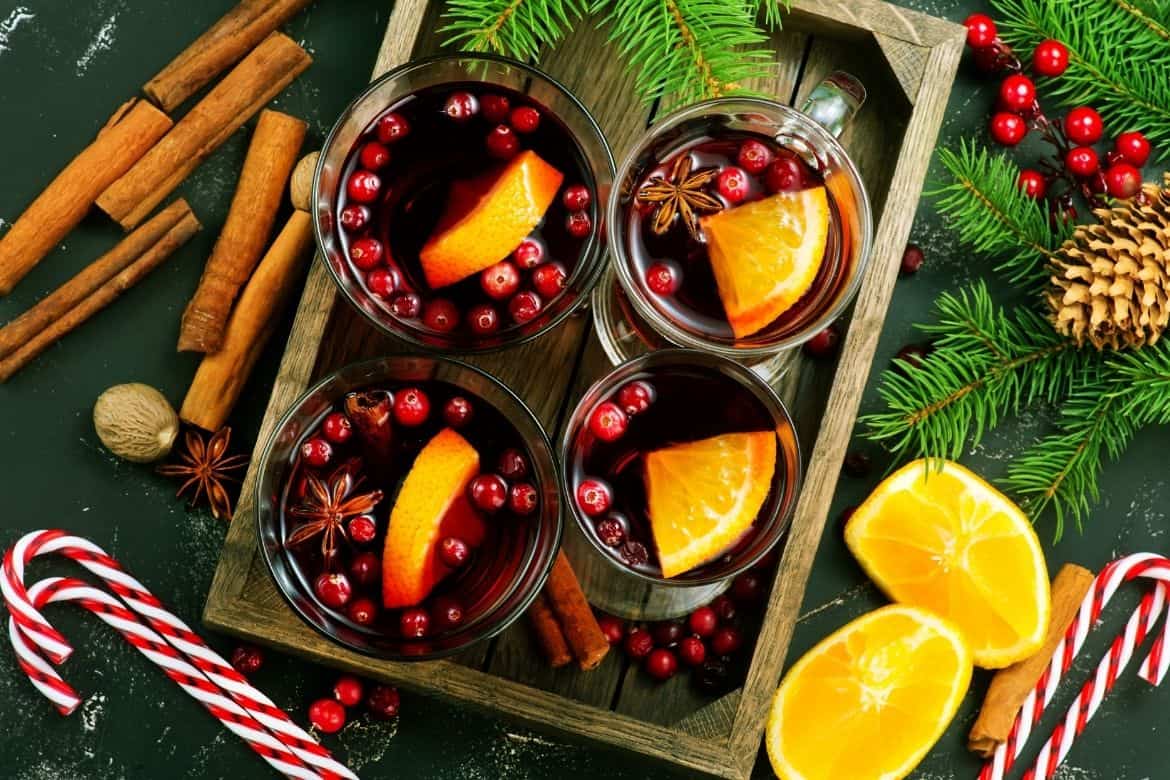 42 Delicious Non-Alcoholic Christmas Drinks & Mocktails - Saving Talents