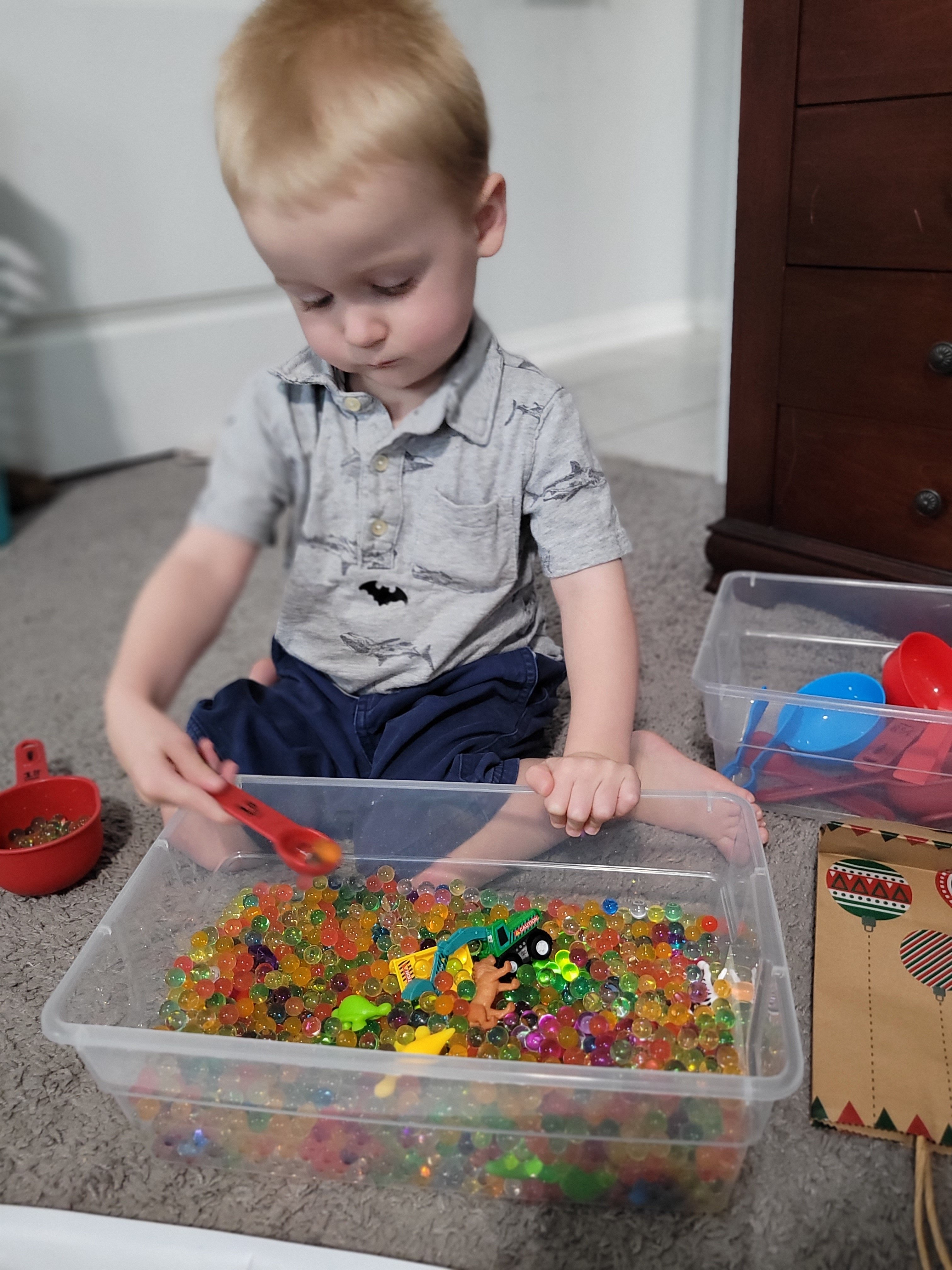 6 Frugal Kids Sensory Bin Ideas for Toddlers and Preschoolers - Saving ...