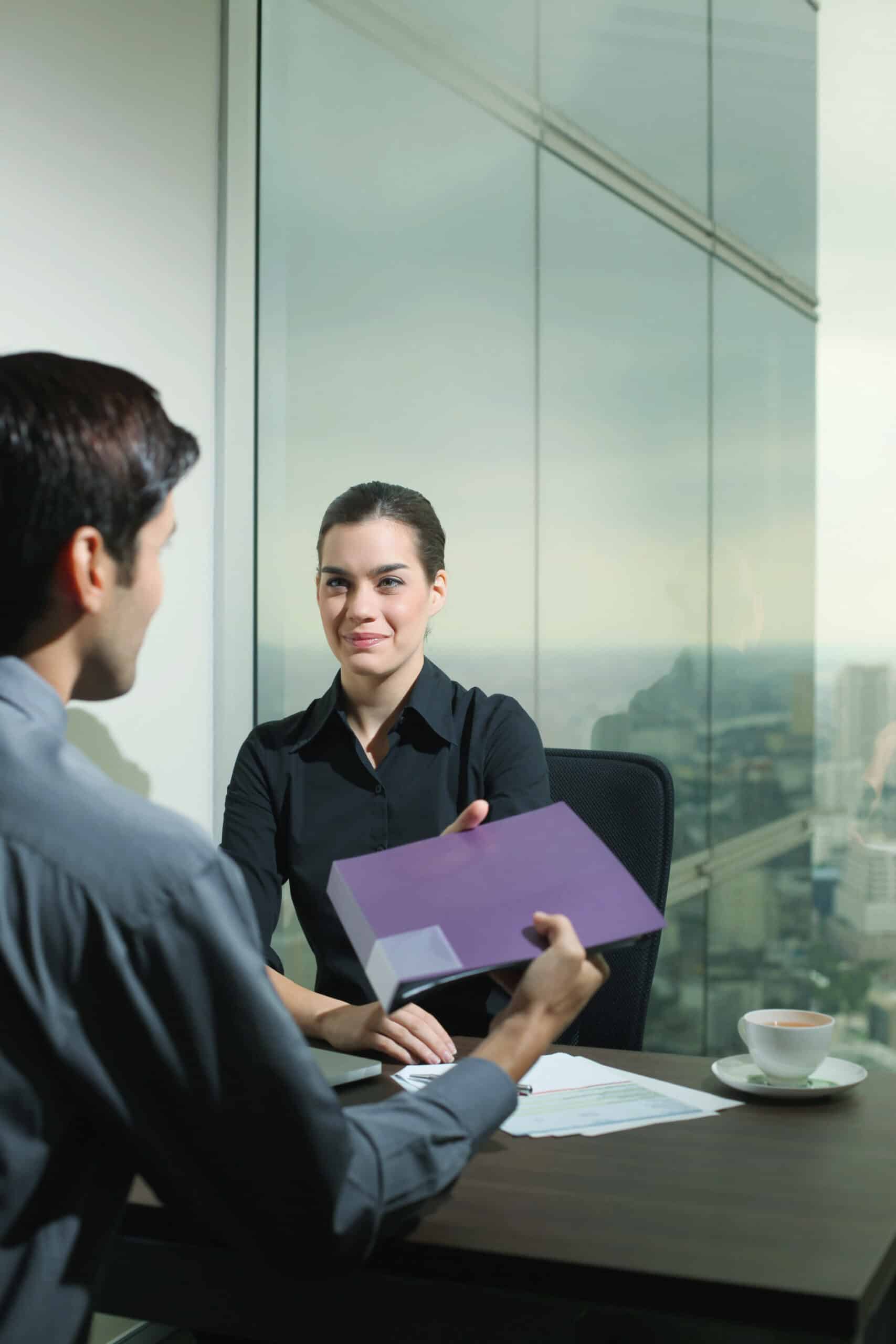 How to Know When It’s Time to Find a New Job - Saving Talents